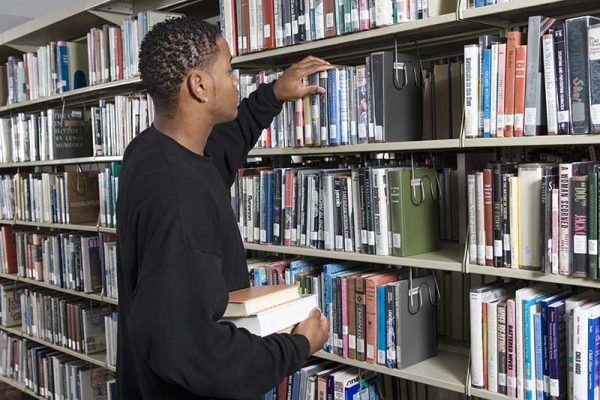 Epígrafe ABNT: Aprenda a escolher uma frase para o TCC - 2025